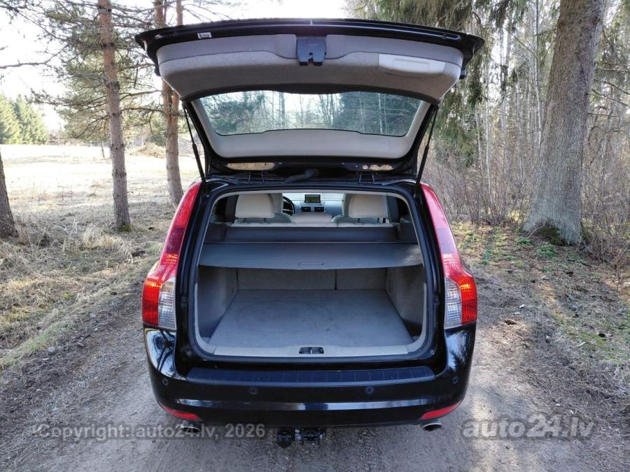 Melns Volvo V50 2007 Paide, ar dzinēja tilpumu 2.40 L un nobraukumu 244 tūkst. km par 4850 €, foto 7 vietnē AUTOMOTO.COM.LV