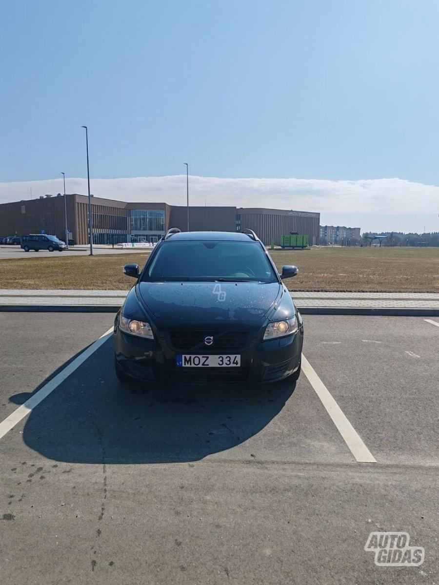 Melns Volvo V50 2007 Gargždai, ar dzinēja tilpumu 2.40 L un nobraukumu 397 tūkst. km par 2200 €, foto 1 vietnē AUTOMOTO.COM.LV