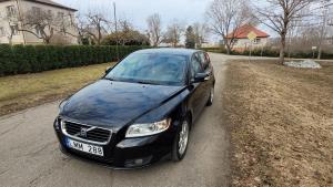 Melns Volvo V50 2007 Telšiai, ar dzinēja tilpumu 2.00 L un nobraukumu 350 tūkst. km par 2250 €, foto  vietnē AUTOMOTO.COM.LV