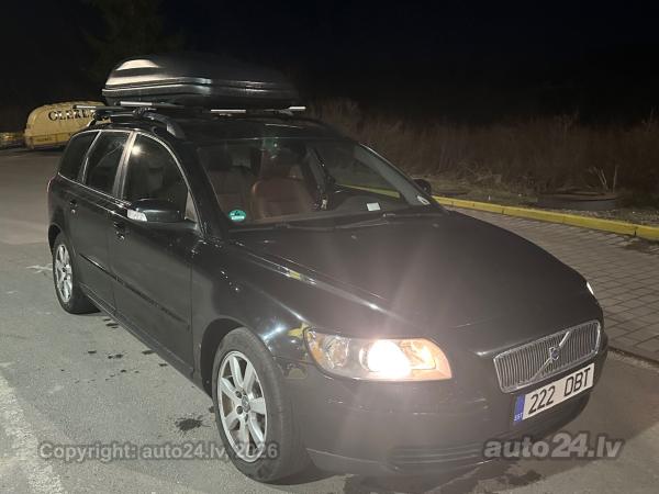 Melns Volvo V50 2007 Tallina, ar dzinēja tilpumu 1.60 L un nobraukumu 404 tūkst. km par 1800 €, foto 2 vietnē AUTOMOTO.COM.LV