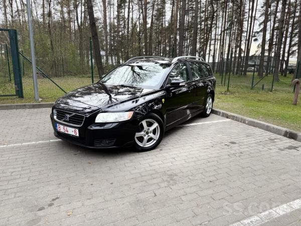 Melns Volvo V50 2007 Rīga, ar dzinēja tilpumu 2.40 L un nobraukumu 0 tūkst. km par 2990 €, foto 1 vietnē AUTOMOTO.COM.LV
