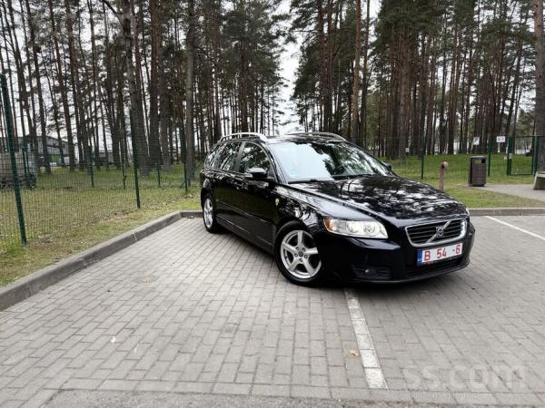 Melns Volvo V50 2007 Rīga, ar dzinēja tilpumu 2.40 L un nobraukumu 0 tūkst. km par 2990 €, foto 2 vietnē AUTOMOTO.COM.LV