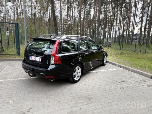Melns Volvo V50 2007 Rīga, ar dzinēja tilpumu 2.40 L un nobraukumu 0 tūkst. km par 2990 €, foto 4 vietnē AUTOMOTO.COM.LV
