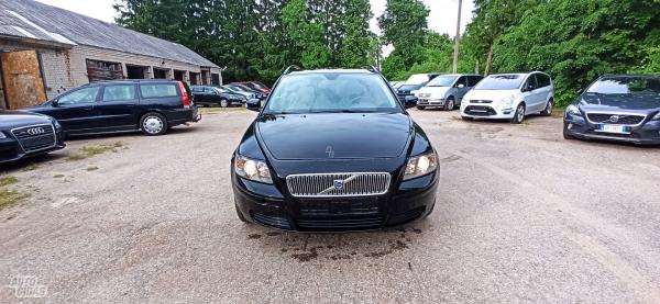 Black Volvo V50 2007 in Sirvintos, with an engine capacity of 2.00 L and mileage of 259 thousand km for 2550 €, photo 2 on AUTOMOTO.COM.LV
