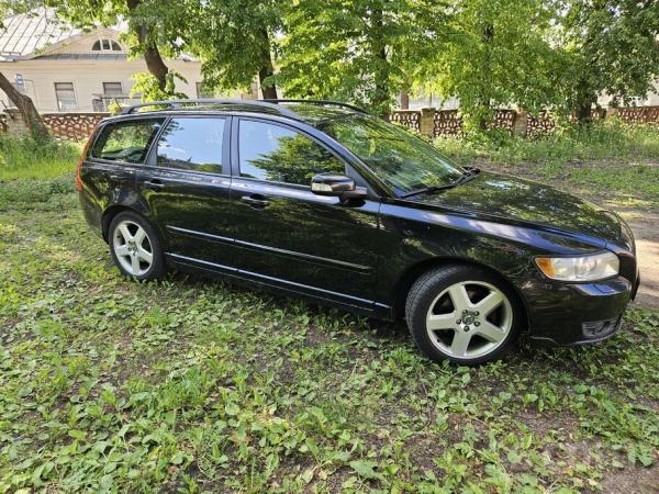 Melns Volvo V50 2007 Rīga, ar dzinēja tilpumu 2.00 L un nobraukumu 291 tūkst. km par 2900 €, foto 1 vietnē AUTOMOTO.COM.LV