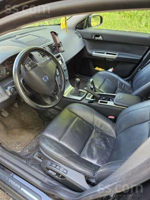 Melns Volvo V50 2007 Rīga, ar dzinēja tilpumu 2.00 L un nobraukumu 291 tūkst. km par 2900 €, foto 5 vietnē AUTOMOTO.COM.LV