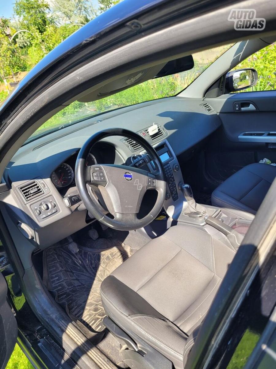 Melns Volvo V50 2007 Viļņa, ar dzinēja tilpumu 2.00 L un nobraukumu 272 tūkst. km par 2200 €, foto 5 vietnē AUTOMOTO.COM.LV