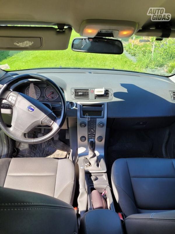 Melns Volvo V50 2007 Viļņa, ar dzinēja tilpumu 2.00 L un nobraukumu 272 tūkst. km par 2200 €, foto 5 vietnē AUTOMOTO.COM.LV