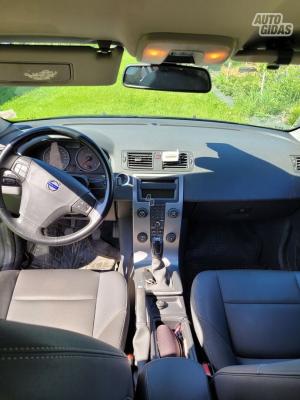 Melns Volvo V50 2007 Viļņa, ar dzinēja tilpumu 2.00 L un nobraukumu 272 tūkst. km par 2200 €, foto 6 vietnē AUTOMOTO.COM.LV