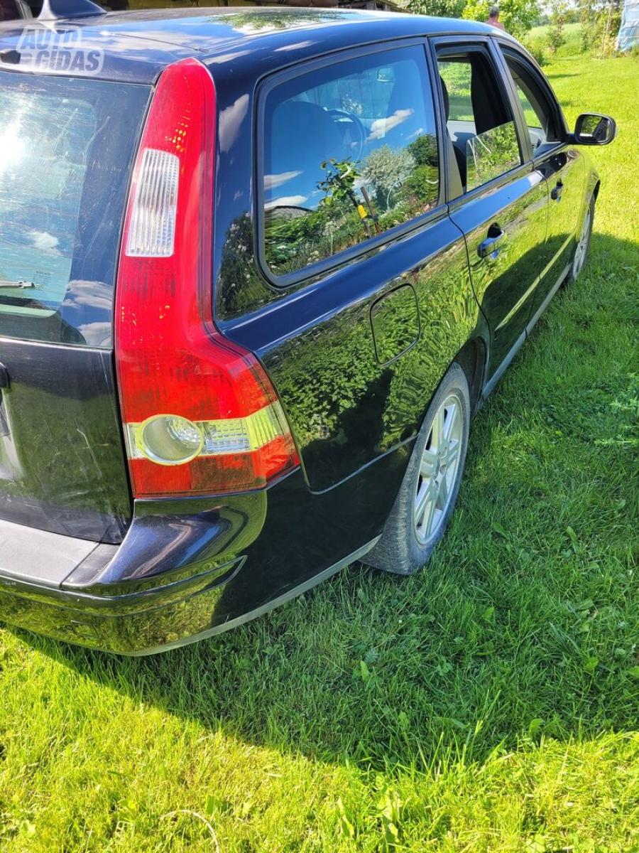 Melns Volvo V50 2007 Viļņa, ar dzinēja tilpumu 2.00 L un nobraukumu 272 tūkst. km par 2200 €, foto 8 vietnē AUTOMOTO.COM.LV