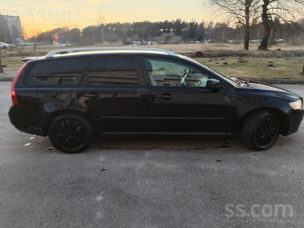 Black Volvo V50 2007 in Jelgava, with an engine capacity of 1.60 L and mileage of 0 thousand km for 2700 €, photo 6 on AUTOMOTO.COM.LV