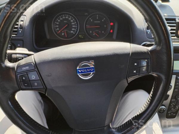 Black Volvo V50 2007 in Jelgava, with an engine capacity of 1.60 L and mileage of 0 thousand km for 2700 €, photo 9 on AUTOMOTO.COM.LV