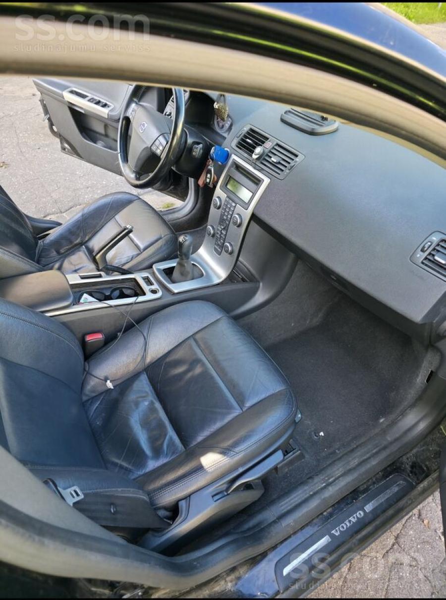 Melns Volvo V50 2007 Daugavpils, ar dzinēja tilpumu 2.00 L un nobraukumu 297 tūkst. km par 2100 €, foto 4 vietnē AUTOMOTO.COM.LV