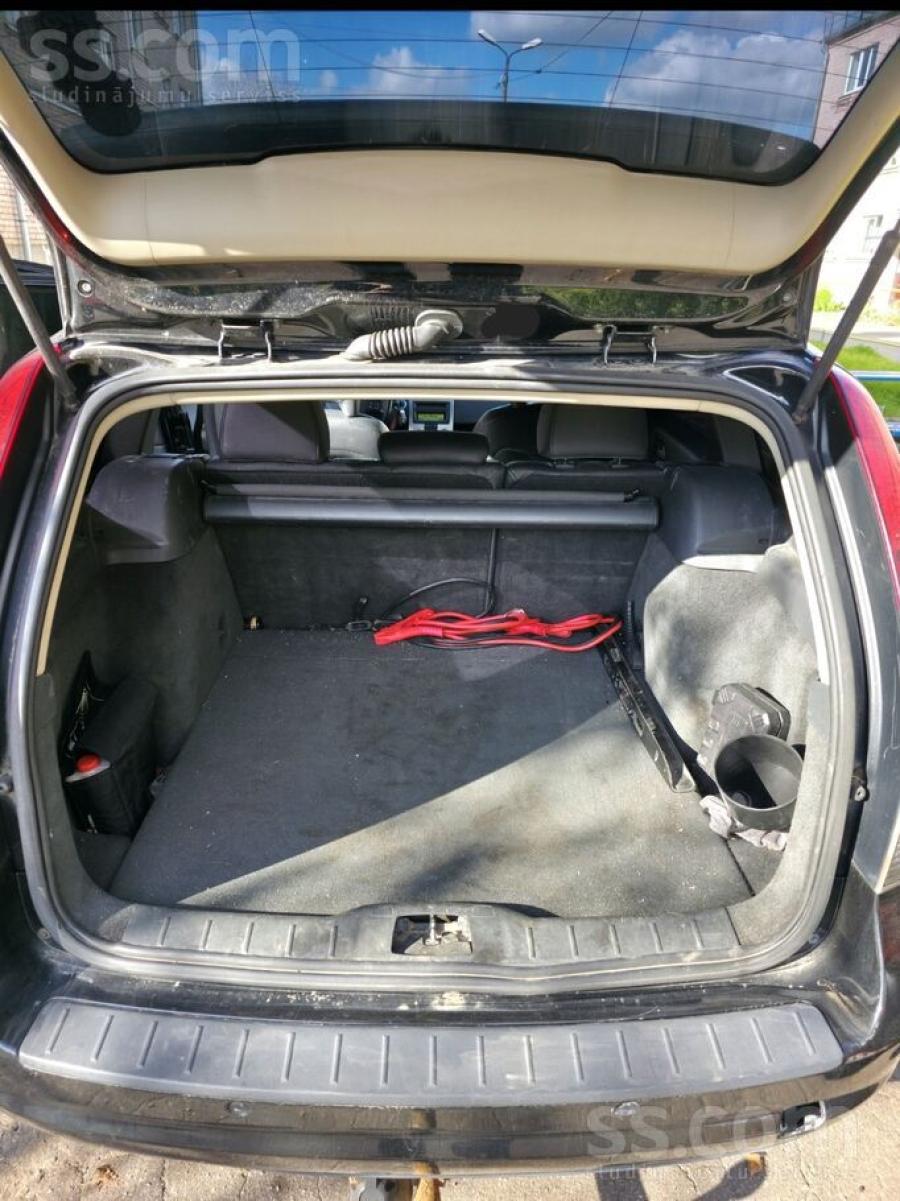 Melns Volvo V50 2007 Daugavpils, ar dzinēja tilpumu 2.00 L un nobraukumu 297 tūkst. km par 2100 €, foto 5 vietnē AUTOMOTO.COM.LV