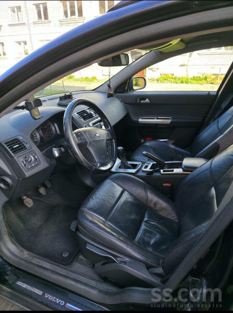 Melns Volvo V50 2007 Daugavpils, ar dzinēja tilpumu 2.00 L un nobraukumu 297 tūkst. km par 2100 €, foto 9 vietnē AUTOMOTO.COM.LV