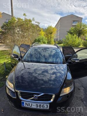 Melns Volvo V50 2007 Daugavpils, ar dzinēja tilpumu 2.00 L un nobraukumu 297 tūkst. km par 2100 €, foto 12 vietnē AUTOMOTO.COM.LV