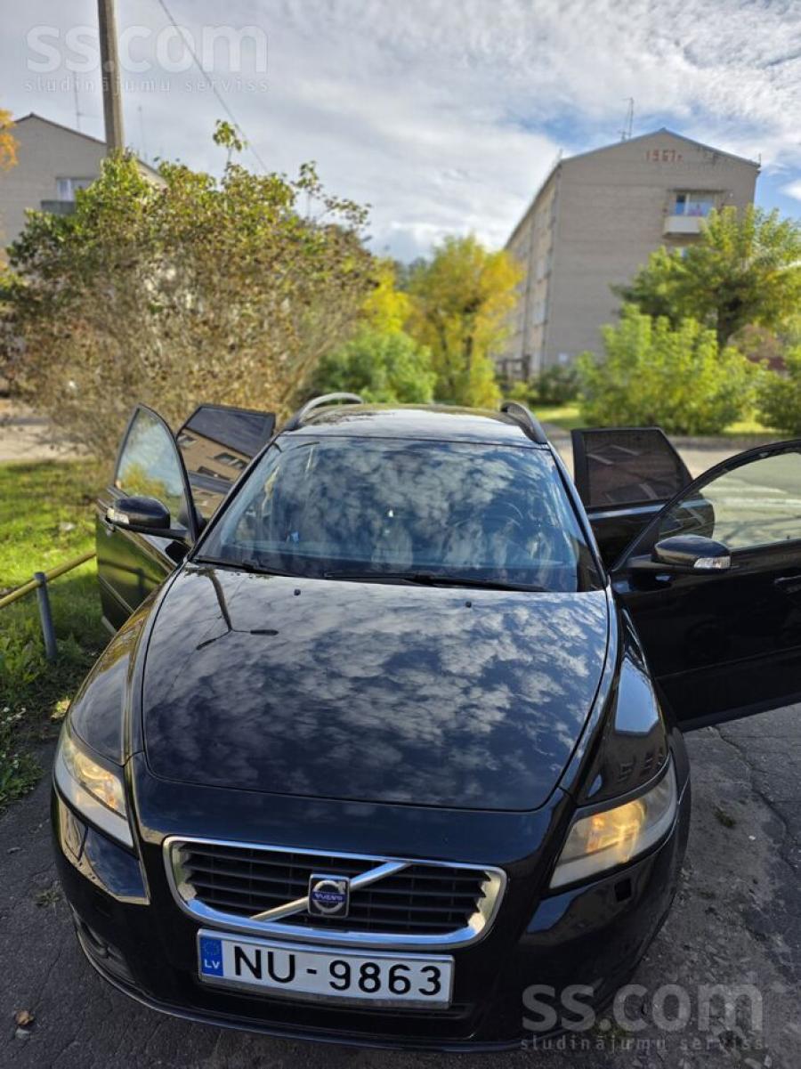 Melns Volvo V50 2007 Daugavpils, ar dzinēja tilpumu 2.00 L un nobraukumu 297 tūkst. km par 2100 €, foto 12 vietnē AUTOMOTO.COM.LV