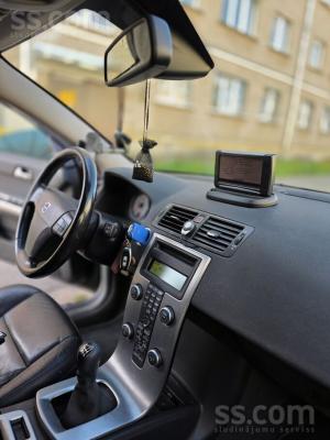 Melns Volvo V50 2007 Daugavpils, ar dzinēja tilpumu 2.00 L un nobraukumu 297 tūkst. km par 2100 €, foto 13 vietnē AUTOMOTO.COM.LV