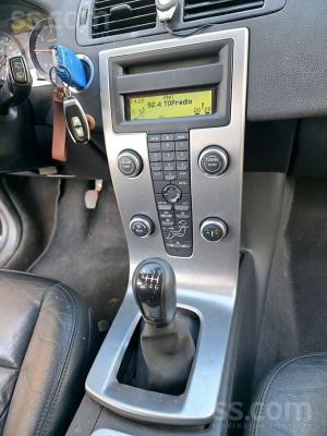 Melns Volvo V50 2007 Daugavpils, ar dzinēja tilpumu 2.00 L un nobraukumu 297 tūkst. km par 2100 €, foto 14 vietnē AUTOMOTO.COM.LV