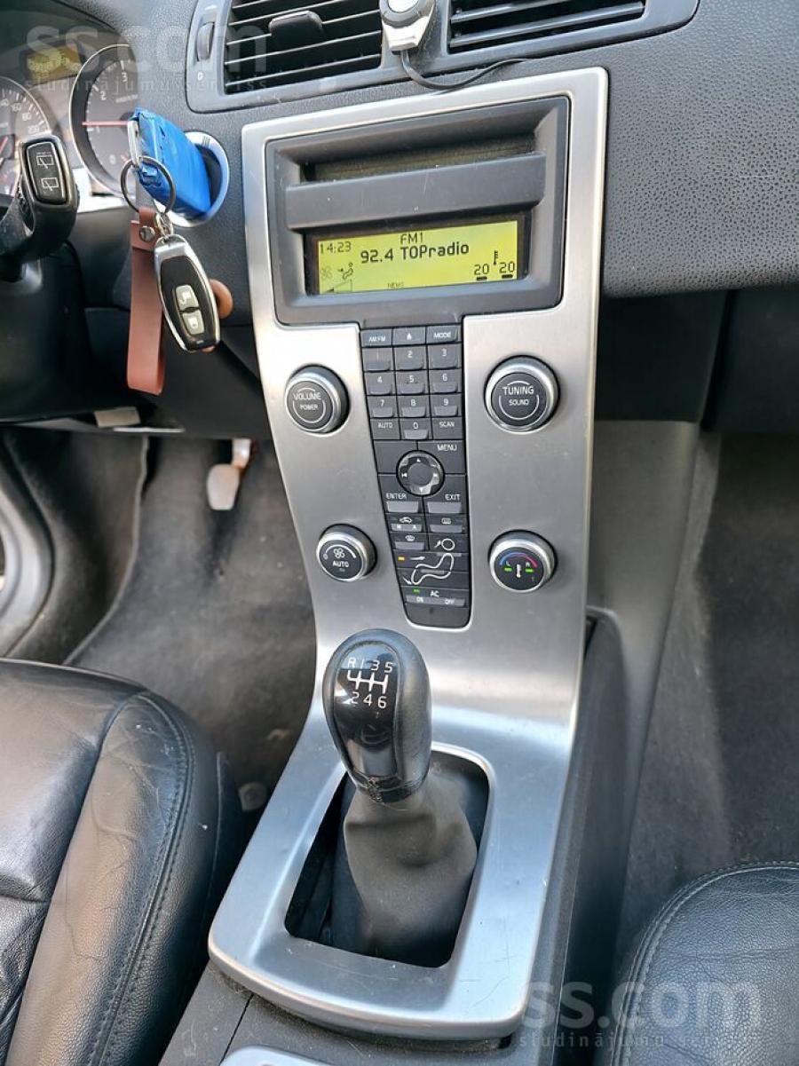 Melns Volvo V50 2007 Daugavpils, ar dzinēja tilpumu 2.00 L un nobraukumu 297 tūkst. km par 2100 €, foto 14 vietnē AUTOMOTO.COM.LV