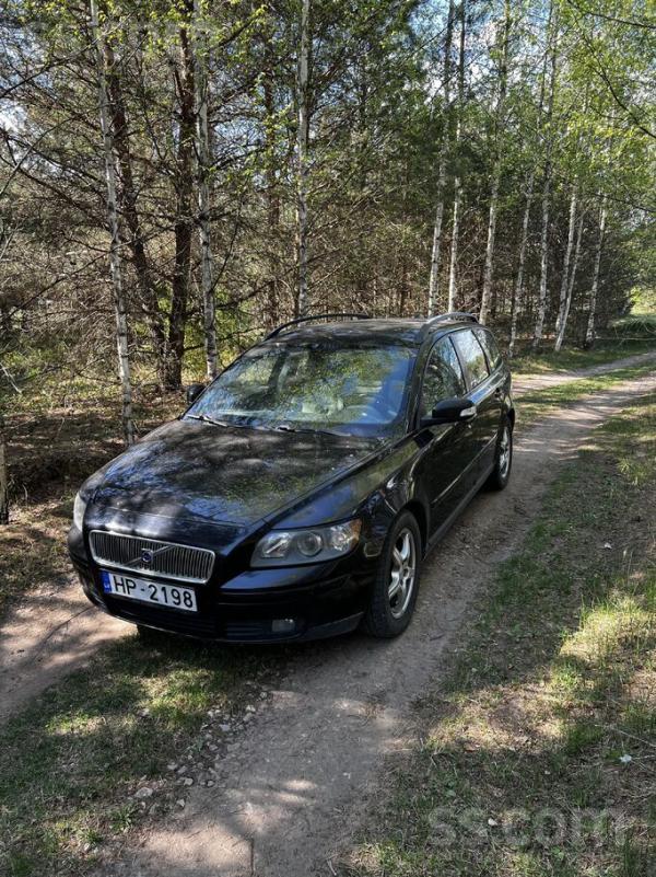 Melns Volvo V50 2007 Daugavpils, ar dzinēja tilpumu 2.40 L un nobraukumu 388 tūkst. km par 2500 €, foto 1 vietnē AUTOMOTO.COM.LV