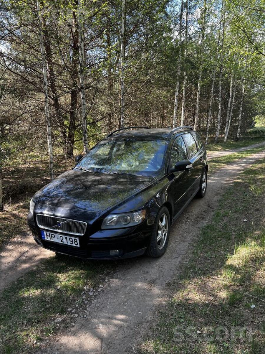 Melns Volvo V50 2007 Daugavpils, ar dzinēja tilpumu 2.40 L un nobraukumu 388 tūkst. km par 2500 €, foto 1 vietnē AUTOMOTO.COM.LV