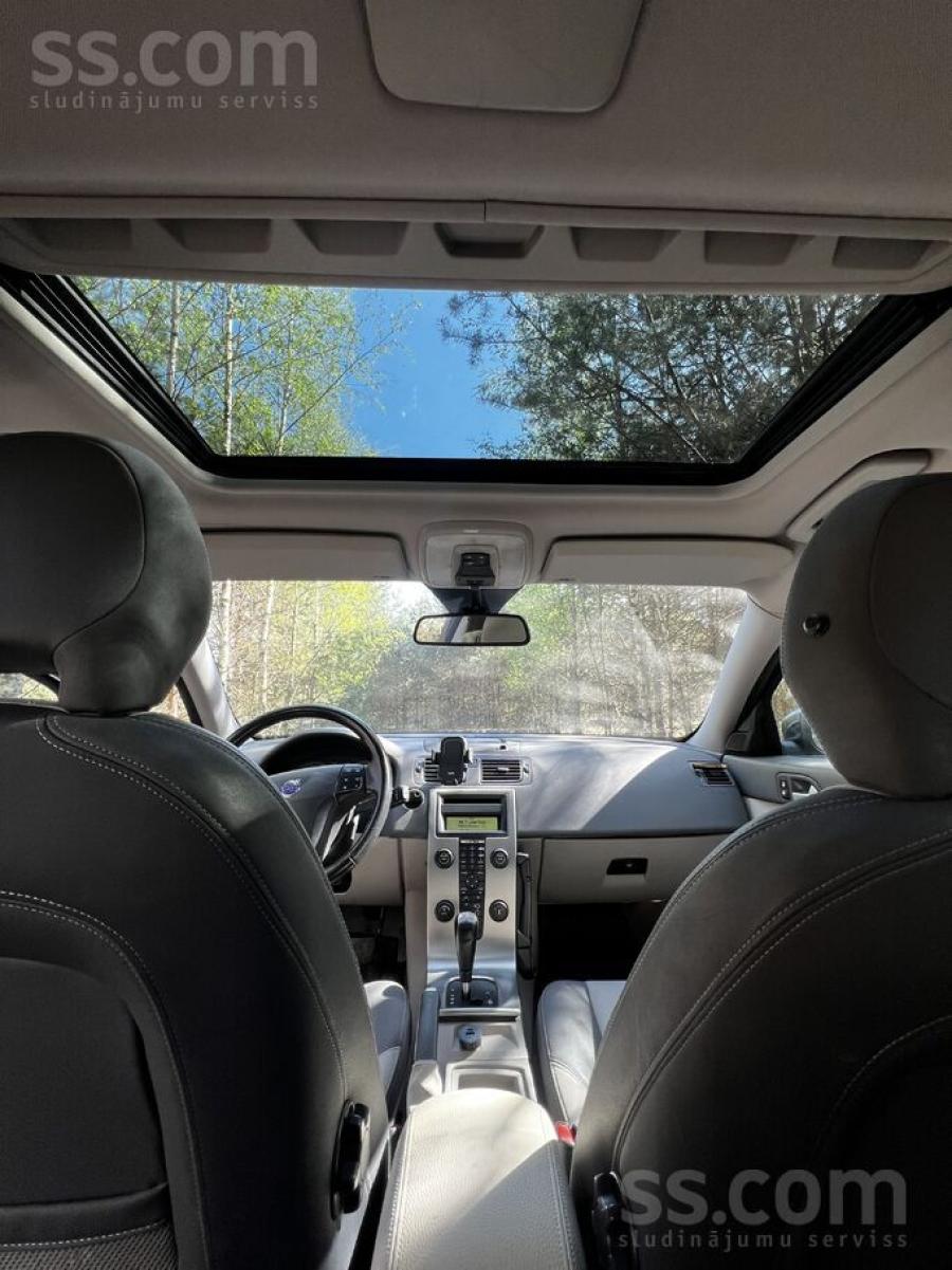 Melns Volvo V50 2007 Daugavpils, ar dzinēja tilpumu 2.40 L un nobraukumu 388 tūkst. km par 2500 €, foto 3 vietnē AUTOMOTO.COM.LV