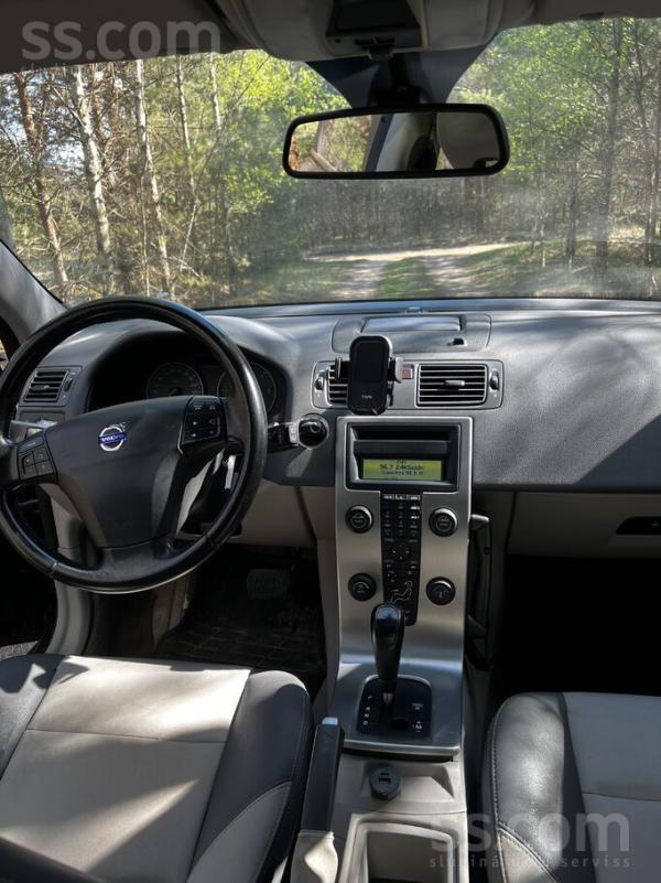 Melns Volvo V50 2007 Daugavpils, ar dzinēja tilpumu 2.40 L un nobraukumu 388 tūkst. km par 2500 €, foto 4 vietnē AUTOMOTO.COM.LV