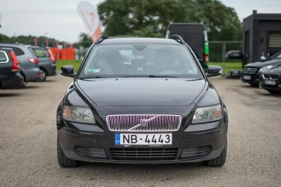 Melns Volvo V50 2007 Liepāja, ar dzinēja tilpumu 2.40 L un nobraukumu 272 tūkst. km par 5200 €, foto 7 vietnē AUTOMOTO.COM.LV
