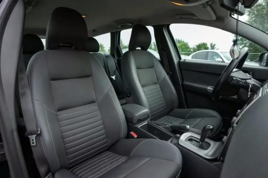 Melns Volvo V50 2007 Liepāja, ar dzinēja tilpumu 2.40 L un nobraukumu 272 tūkst. km par 5200 €, foto 13 vietnē AUTOMOTO.COM.LV