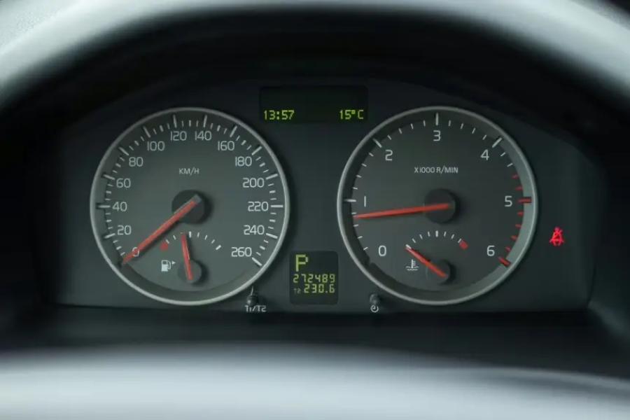 Melns Volvo V50 2007 Liepāja, ar dzinēja tilpumu 2.40 L un nobraukumu 272 tūkst. km par 5200 €, foto 14 vietnē AUTOMOTO.COM.LV
