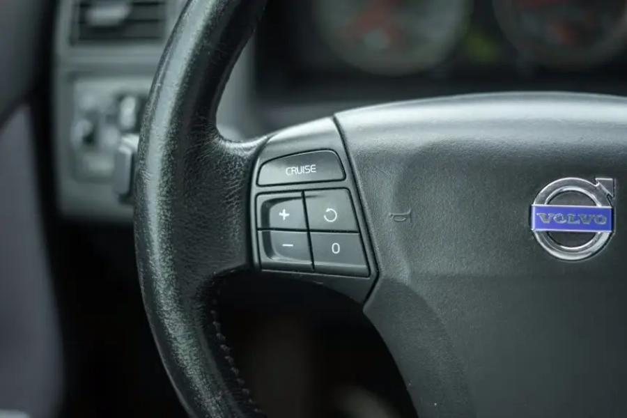 Melns Volvo V50 2007 Liepāja, ar dzinēja tilpumu 2.40 L un nobraukumu 272 tūkst. km par 5200 €, foto 17 vietnē AUTOMOTO.COM.LV