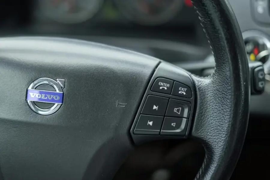 Melns Volvo V50 2007 Liepāja, ar dzinēja tilpumu 2.40 L un nobraukumu 272 tūkst. km par 5200 €, foto 18 vietnē AUTOMOTO.COM.LV