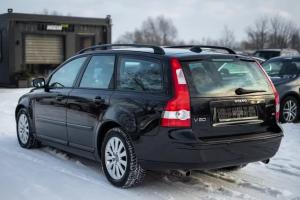 Melns Volvo V50 2007 Liepāja, ar dzinēja tilpumu 2.40 L un nobraukumu 266 tūkst. km par 4200 €, foto 3 vietnē AUTOMOTO.COM.LV