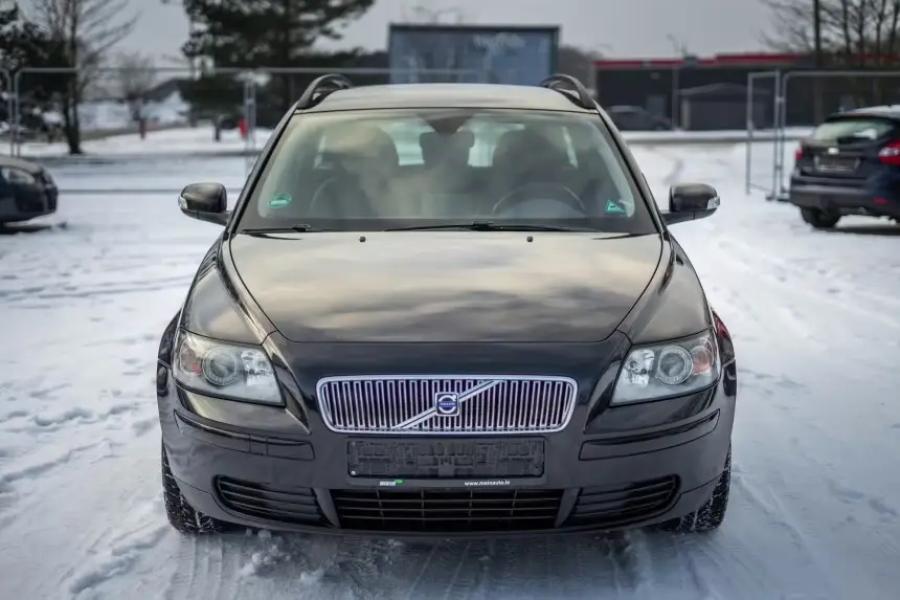 Melns Volvo V50 2007 Liepāja, ar dzinēja tilpumu 2.40 L un nobraukumu 266 tūkst. km par 4200 €, foto 7 vietnē AUTOMOTO.COM.LV