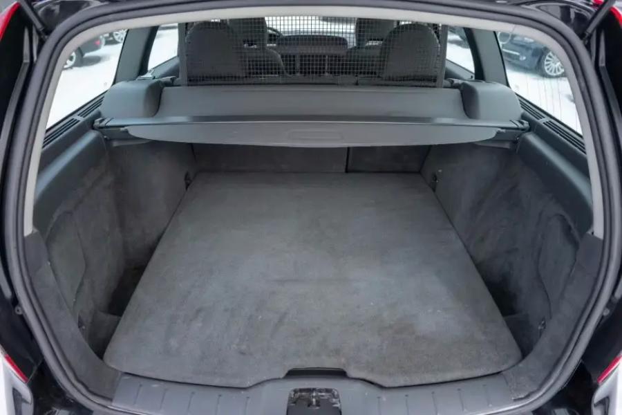 Melns Volvo V50 2007 Liepāja, ar dzinēja tilpumu 2.40 L un nobraukumu 266 tūkst. km par 4200 €, foto 11 vietnē AUTOMOTO.COM.LV