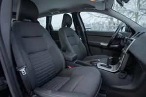 Melns Volvo V50 2007 Liepāja, ar dzinēja tilpumu 2.40 L un nobraukumu 266 tūkst. km par 4200 €, foto 13 vietnē AUTOMOTO.COM.LV
