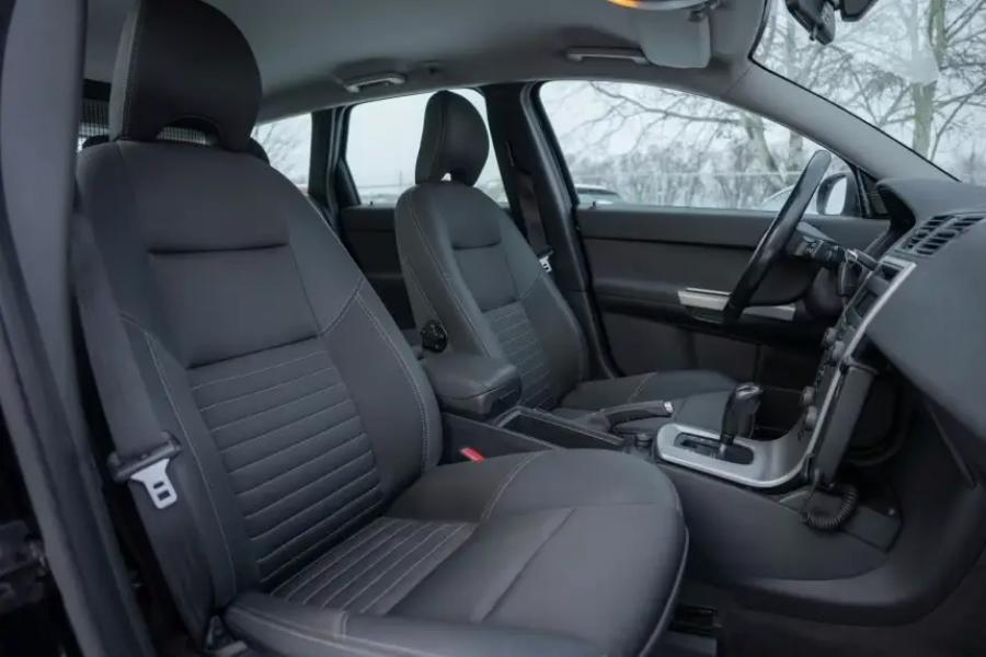 Melns Volvo V50 2007 Liepāja, ar dzinēja tilpumu 2.40 L un nobraukumu 266 tūkst. km par 4200 €, foto 13 vietnē AUTOMOTO.COM.LV