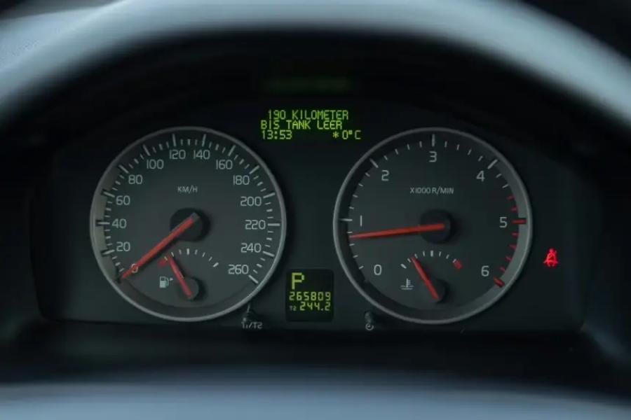 Melns Volvo V50 2007 Liepāja, ar dzinēja tilpumu 2.40 L un nobraukumu 266 tūkst. km par 4200 €, foto 15 vietnē AUTOMOTO.COM.LV