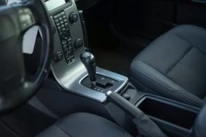 Melns Volvo V50 2007 Liepāja, ar dzinēja tilpumu 2.40 L un nobraukumu 266 tūkst. km par 4200 €, foto 16 vietnē AUTOMOTO.COM.LV