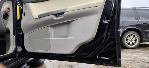 Melns Volvo V50 2007 Valmiera, ar dzinēja tilpumu 1.60 L un nobraukumu 242 tūkst. km par 2000 €, foto 6 vietnē AUTOMOTO.COM.LV
