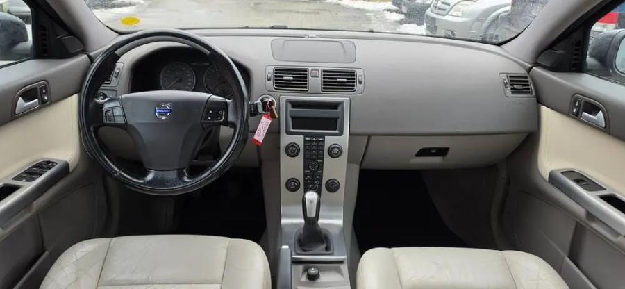 Melns Volvo V50 2007 Valmiera, ar dzinēja tilpumu 1.60 L un nobraukumu 242 tūkst. km par 2000 €, foto 9 vietnē AUTOMOTO.COM.LV