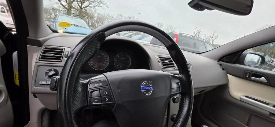 Melns Volvo V50 2007 Valmiera, ar dzinēja tilpumu 1.60 L un nobraukumu 242 tūkst. km par 2000 €, foto 16 vietnē AUTOMOTO.COM.LV