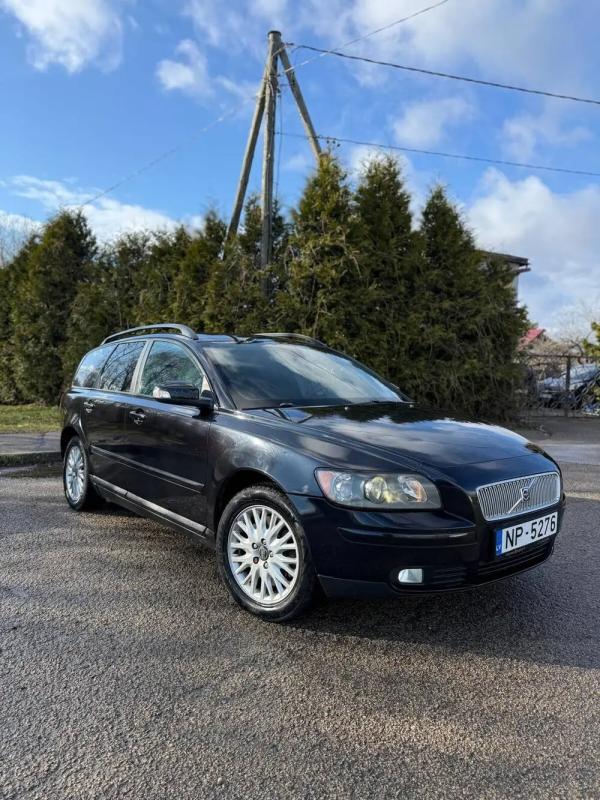 Black Volvo V50 2007 in Riga, with an engine capacity of 2.40 L and mileage of 305 thousand km for 2300 €, photo 1 on AUTOMOTO.COM.LV