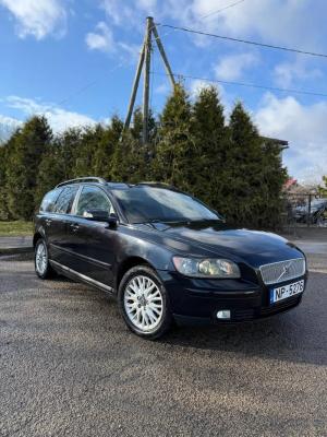 Black Volvo V50 2007 in Riga, with an engine capacity of 2.40 L and mileage of 305 thousand km for 2300 €, photo  on AUTOMOTO.COM.LV