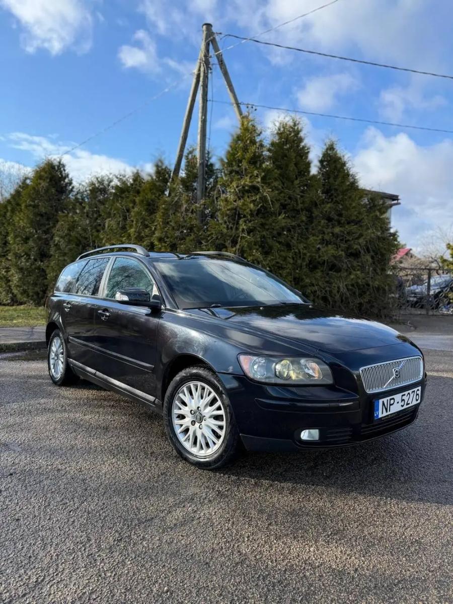 Melns Volvo V50 2007 Rīga, ar dzinēja tilpumu 2.40 L un nobraukumu 305 tūkst. km par 2300 €, foto 1 vietnē AUTOMOTO.COM.LV