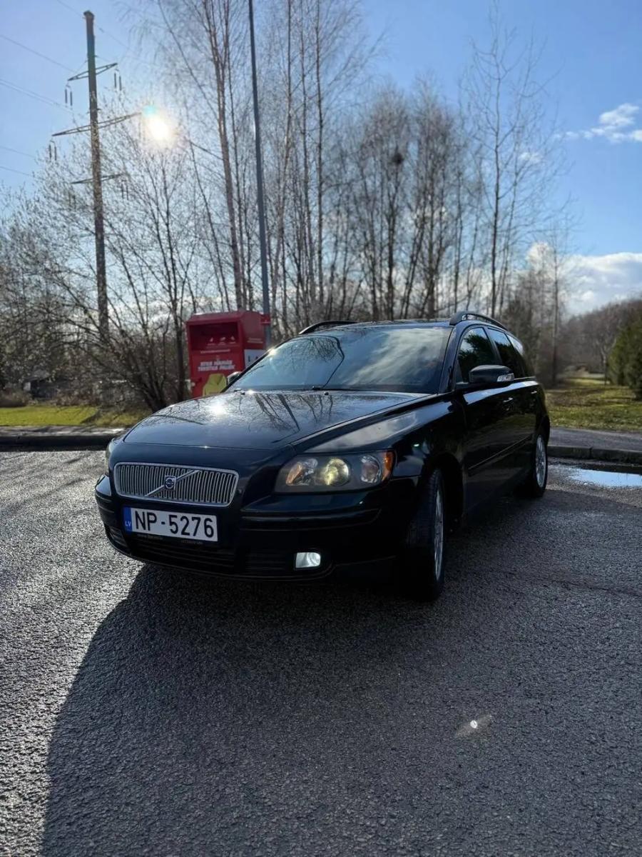 Melns Volvo V50 2007 Rīga, ar dzinēja tilpumu 2.40 L un nobraukumu 305 tūkst. km par 2300 €, foto 4 vietnē AUTOMOTO.COM.LV