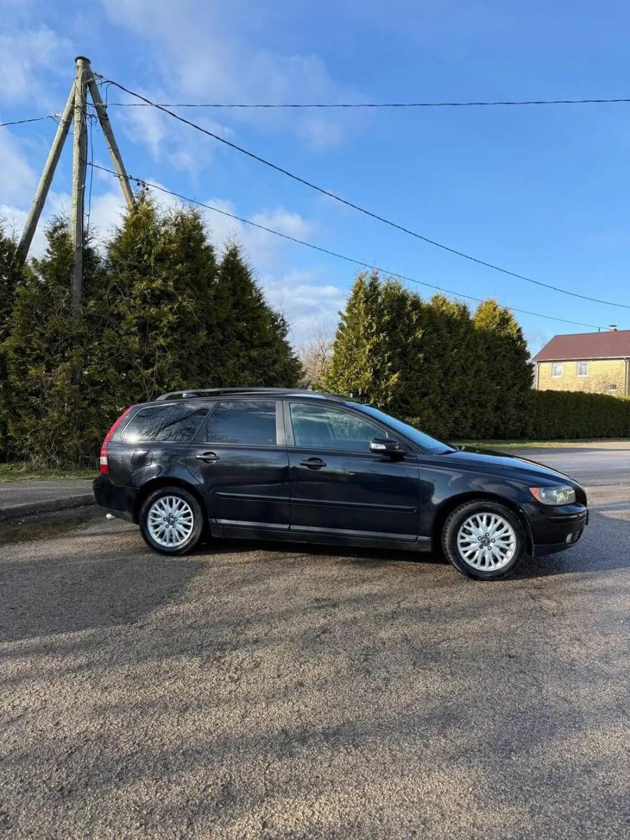 Melns Volvo V50 2007 Rīga, ar dzinēja tilpumu 2.40 L un nobraukumu 305 tūkst. km par 2300 €, foto 6 vietnē AUTOMOTO.COM.LV