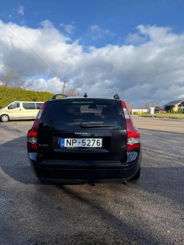 Black Volvo V50 2007 in Riga, with an engine capacity of 2.40 L and mileage of 305 thousand km for 2300 €, photo 7 on AUTOMOTO.COM.LV