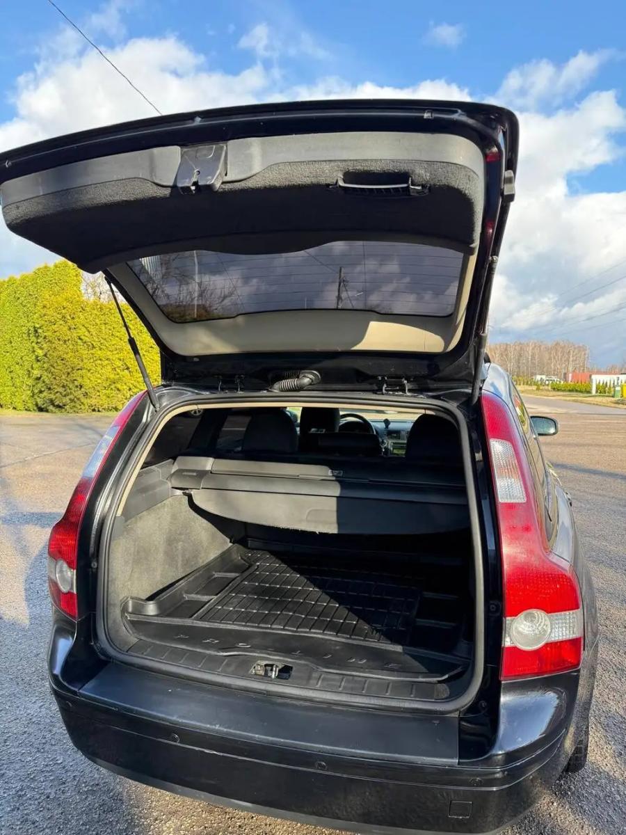 Melns Volvo V50 2007 Rīga, ar dzinēja tilpumu 2.40 L un nobraukumu 305 tūkst. km par 2300 €, foto 9 vietnē AUTOMOTO.COM.LV